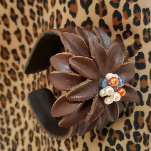 Mud Pie | Jewelry | 7 Mud Pie Floral Leather Mother Of Pearl Expandable ...